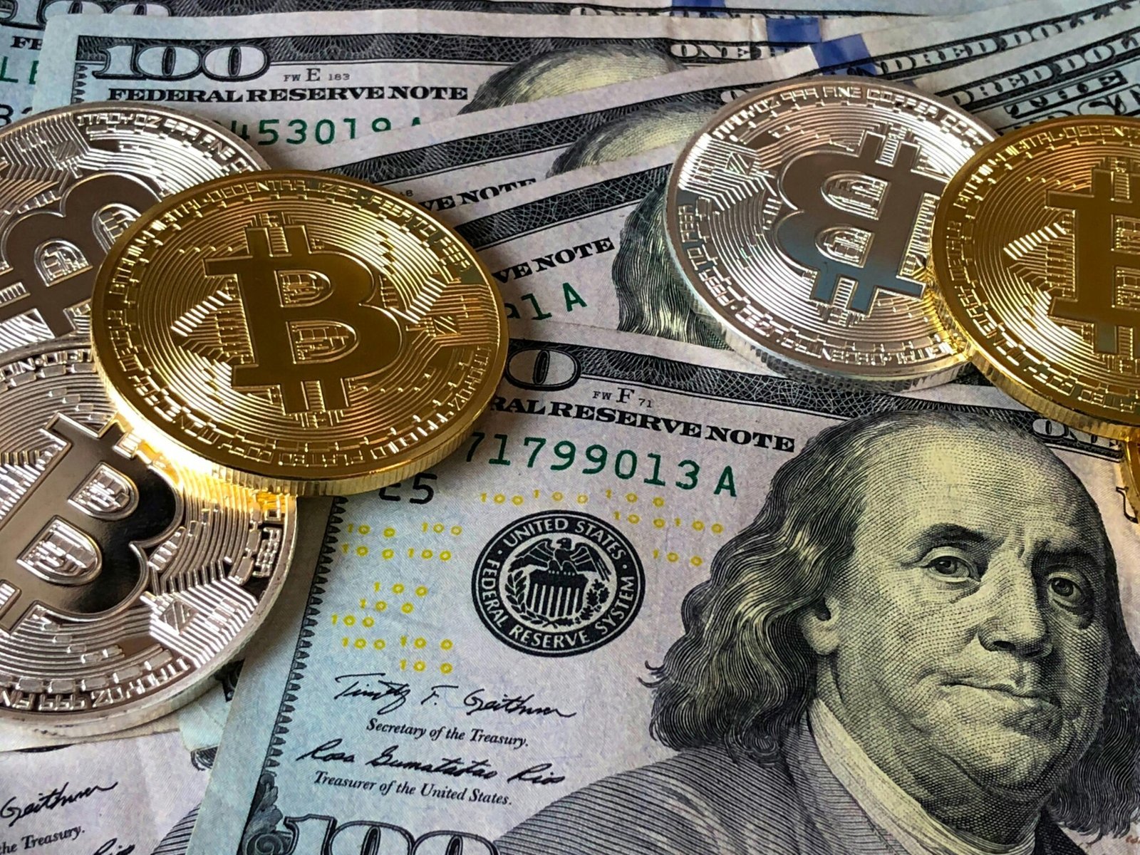 Bitcoin vs. Traditional Money: A Complete Breakdown of the Future of ...